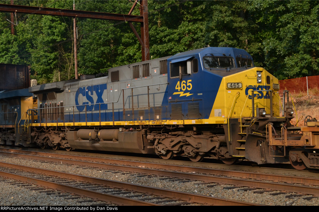 CSX AC44CW 465 in very clean YN2 paint trails on Q036-11